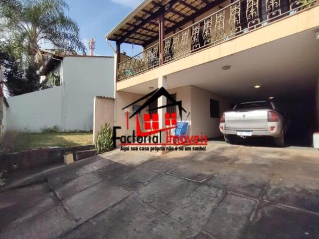 Casa à Venda com 4 Quartos, 1 Suíte, Piscina e 4 Vagas no Caiçaras – Belo Horizonte/MG