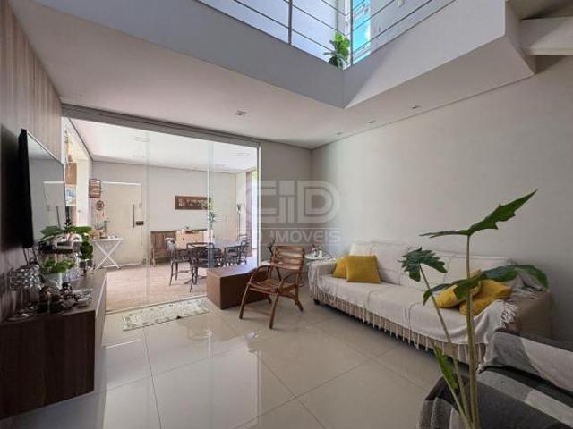 Casa à venda com 4 quartos
