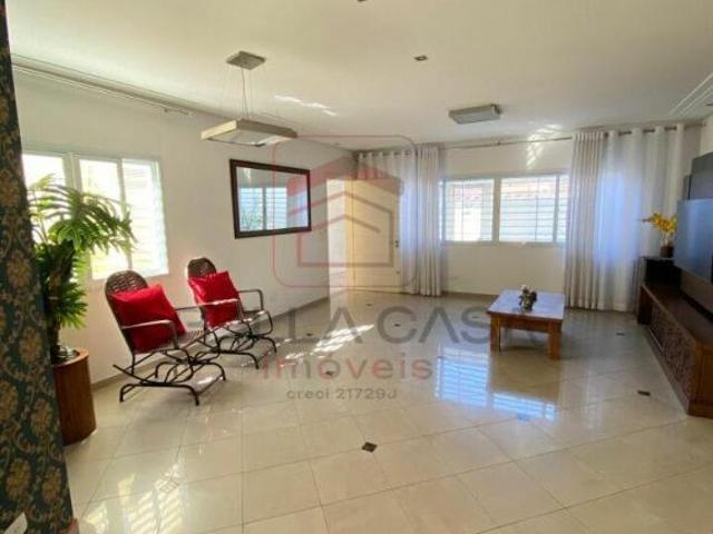 Casa a venda com 4 quartos, 300 metros na Vila Santa Clara