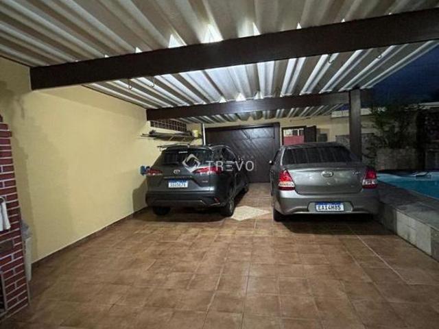Casa à Venda com 4 quartos, 3 banheiros, 3 vagas e 300m² por R$ 1.200.000