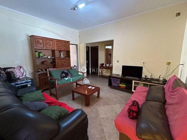 Casa à Venda com 4 quartos, 3 banheiros, 3 vagas e 330m² por R$ 1.200.000