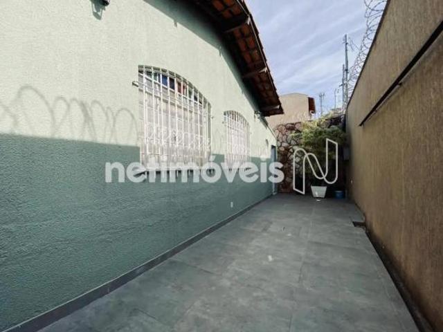 Casa á venda com 4 quartos, 3 suítes e 4 vagas de garagem no São João Batista