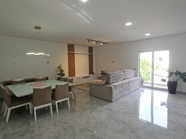 Casa a venda com 4 quartos e 6 banheiros a venda, 400m2 Condomínio Hills III em Arujá SP