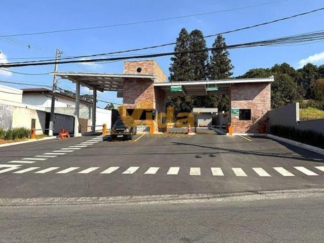 Casa á venda com 4 quartos na Chácara dos Lagos Carapicuíba