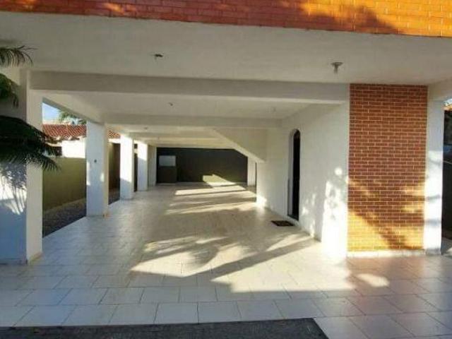 Casa à venda com 4 quartos no bairro Suarão