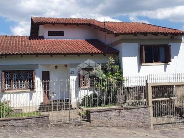 Casa a venda com 4 quartos no bairro Partenon