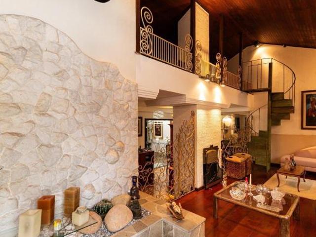 Casa à venda com 4 quartos no Boa Vista em Curitiba