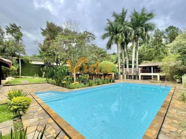 Casa á venda com 4 quartos no Jardim Colonial Carapicuíba