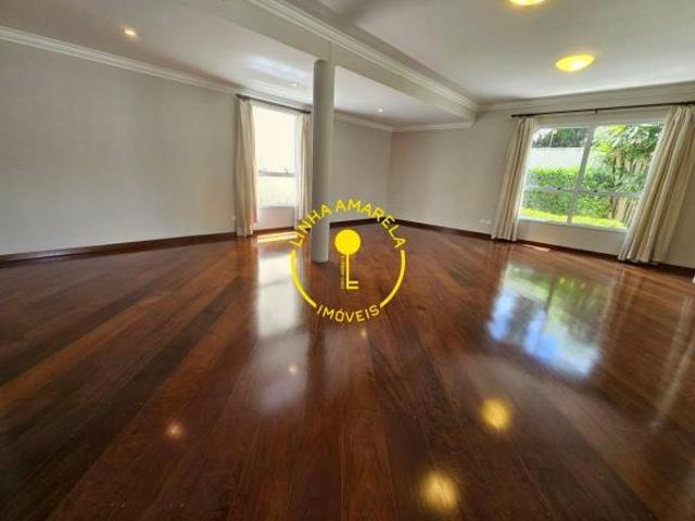 Casa à venda com 4 quartos no Jardim Leonor