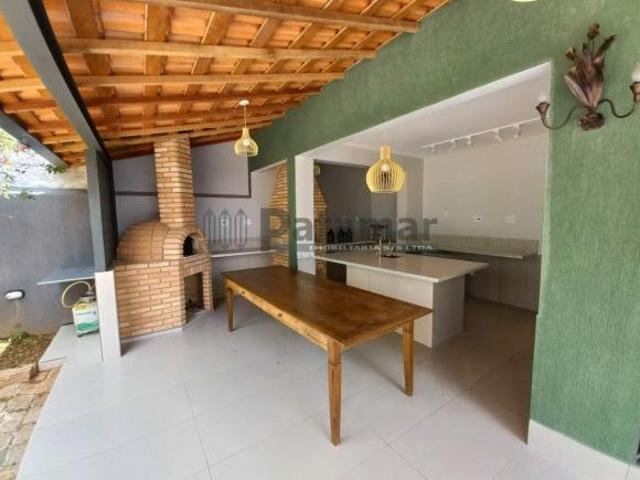 Casa à venda com 4 quartos no Jardim Leonor
