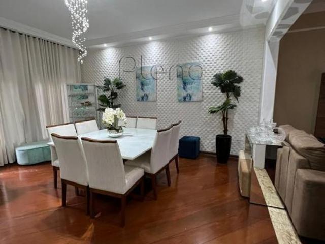 Casa à venda com 4 quartos no Parque São Quirino, Campinas