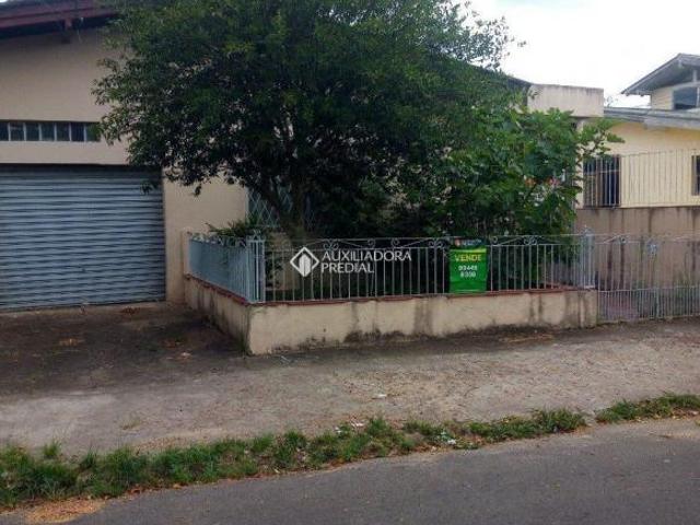 CASA À VENDA COM 4 QUARTOS, PONTO COMERCIAL, VAGA DE GARAGEM E UMA EDÍCULA NO PASSO DAS PEDRAS
