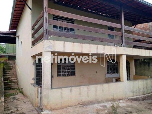 Casa à Venda com 4 quartos, Quintal amplo e Excelente Ventilação