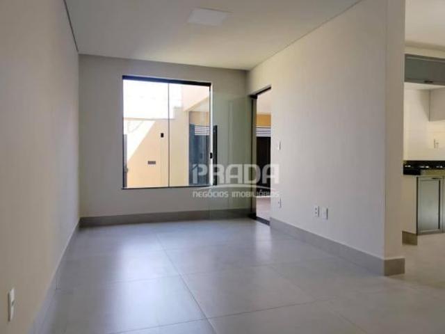 Casa à venda com 4 quartos sendo 1 suíte com closet Life I / Laranjeiras Uberlândia/MG