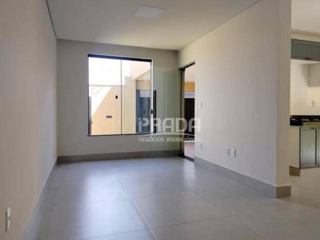 Casa à venda com 4 quartos sendo 1 suíte com closet Life I / Laranjeiras Uberlândia/MG