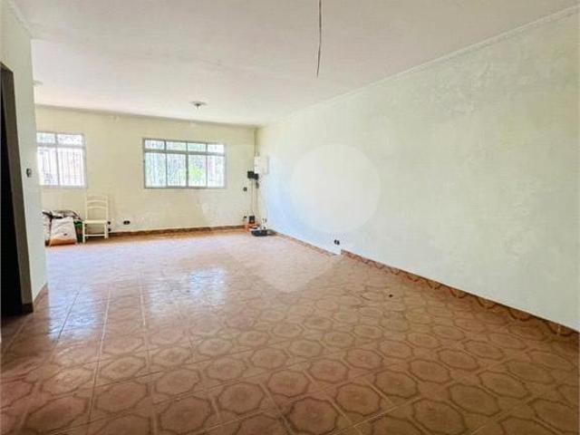 Casa à venda com 4 quartos, sendo 2 suítes, em Vila Galvão, Guarulhos