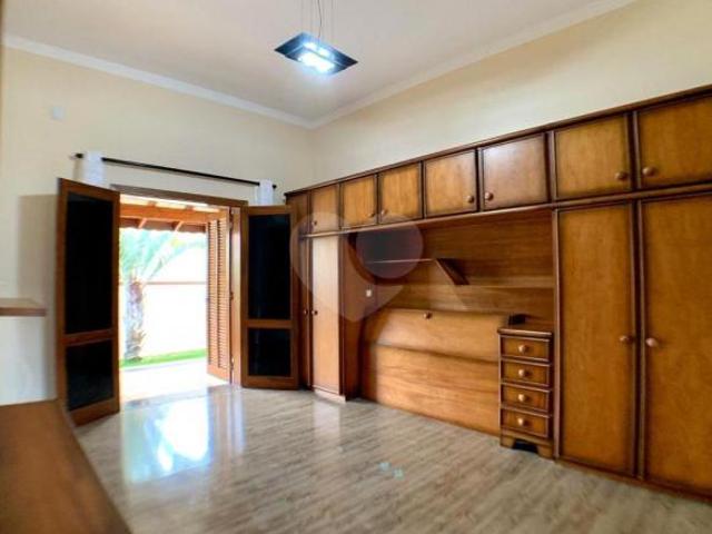 Casa à venda com 4 quartos, sendo 2 suítes, no condomínio Damha II, São Carlos