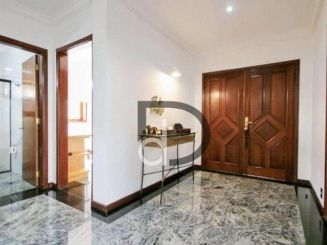 Casa à venda com 4 quartos sendo 3 suites, ao lado do Colégio Porto Seguro em Valinhos/SP