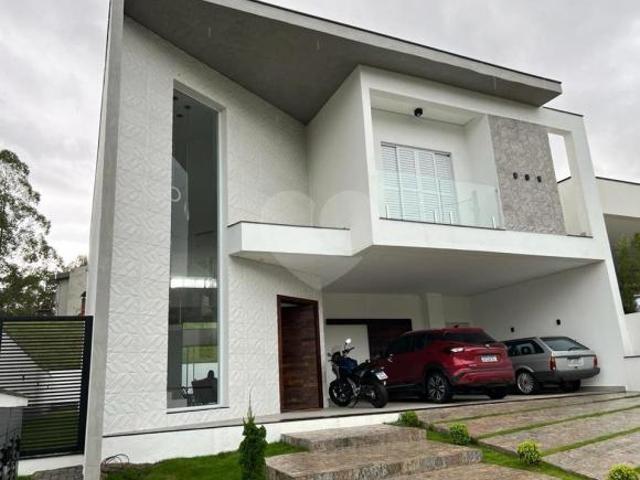 Casa à venda com 4 quartos, sendo 3 suítes, no condomínio Mosaico Essence Fase 1, Mogi das Cruze