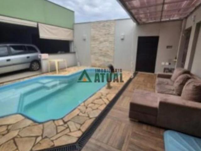 CASA A VENDA COM 4 QUARTOS SENDO UMA SUÍTE NA REGIÃO SUL