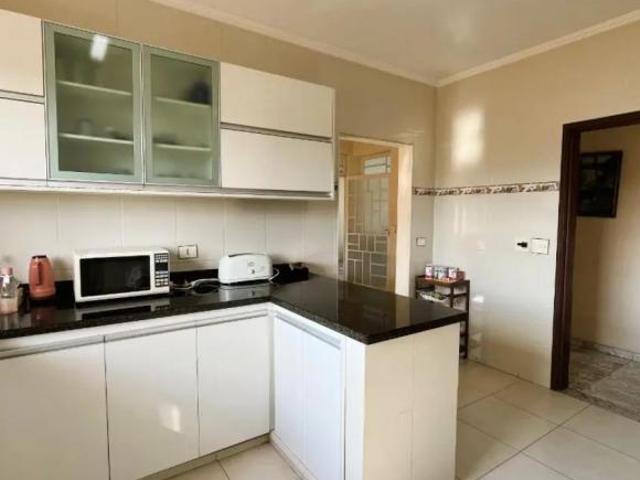 Casa a venda com 540m², 4 quartos sendo duas suítes e 11 vagas de garagem no condominio Pinus Park