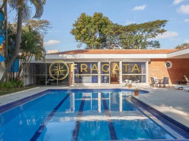 Casa à venda com 500m² térrea 4 suítes 4 vagas e Piscina Alto de Pinheiros/SP