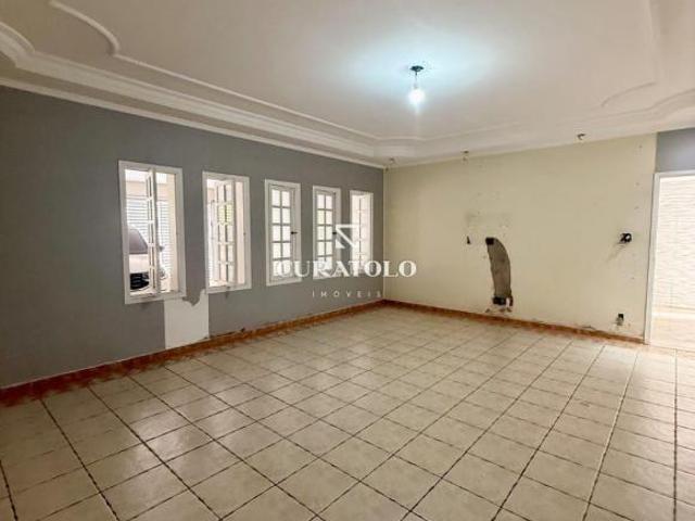 Casa à venda com 525 m², 5 quartos, piscina e 4 vagas, Vila Scarpelli, Santo André