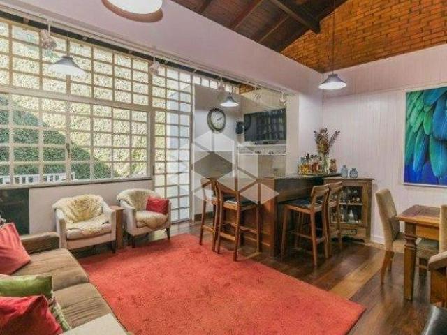 Casa a venda com 5 dormitórios, 2 vagas no Teresópolis