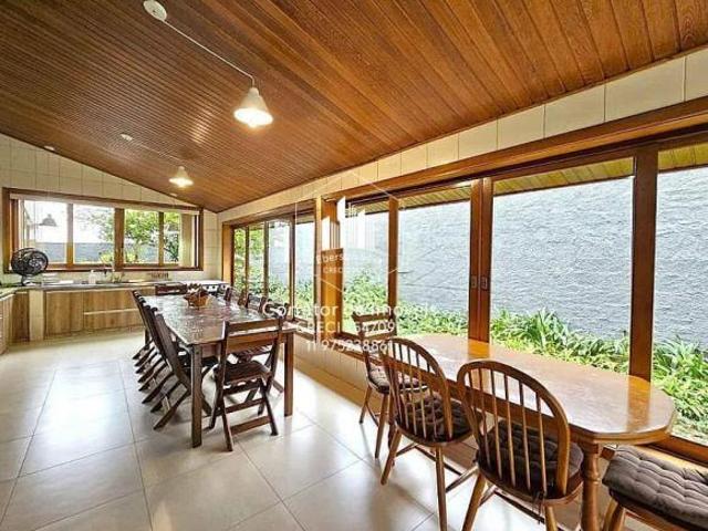 CASA A VENDA COM 5 DORMITÓRIOS, CONDOMINIO GRANJA VIANA