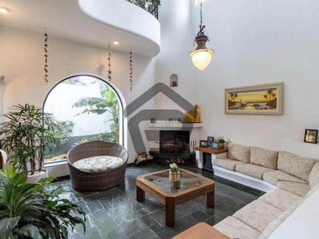 Casa à Venda com 5 Dormitórios no Brooklin