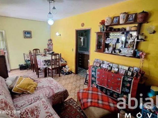 Casa à Venda com 5 Dormitórios no Pirajussara – Espaço e Potencial para Investimento