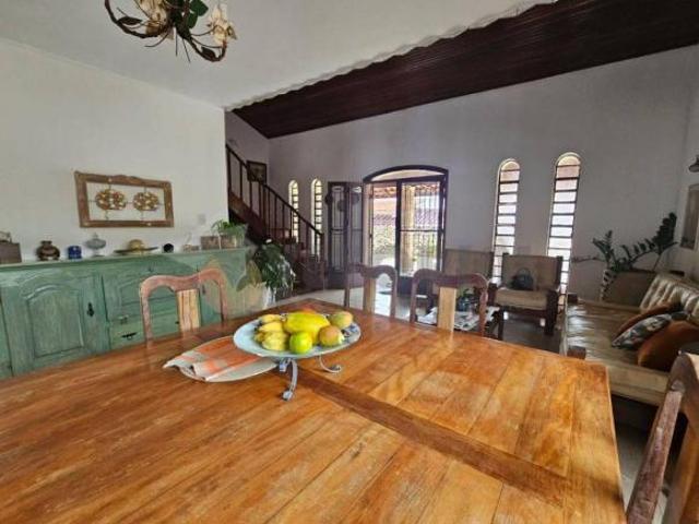 Casa à venda com 5 dormitórios, sendo 1 suíte na Martim de Sá em Caraguatatuba SP