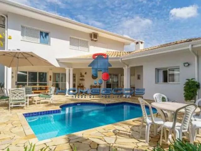 Casa à venda com 5 dormitórios sendo 2 suítes master, piscina e espaço Gourmet e jardim gramado no q