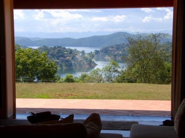 Casa à venda com 5 suítes no condomínio Recanto Pássaros II, Jacareí