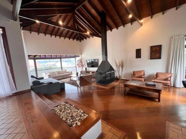 Casa à venda com 5 suítes em Aruã, Mogi das Cruzes
