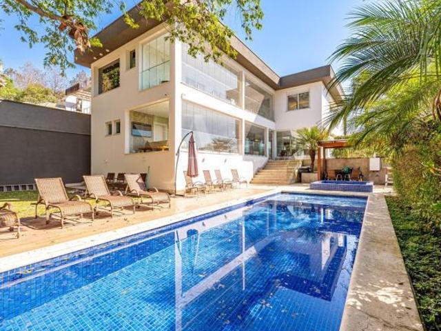 Casa à venda com 5 suítes, vista privilegiada, próximo da portaria Tamboré 11