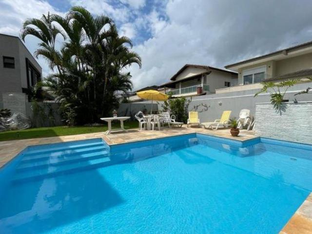 CASA À VENDA COM 5 QUARTOS, 4 BANHEIROS, 4 VAGAS E 210 M² POR R$ 3.000.000