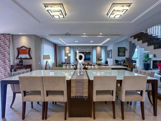 Casa à venda com 5 Quartos 3 suítes, 3 Vagas de