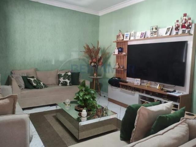 Casa à Venda com 5 Quartos em Taguatinga Norte