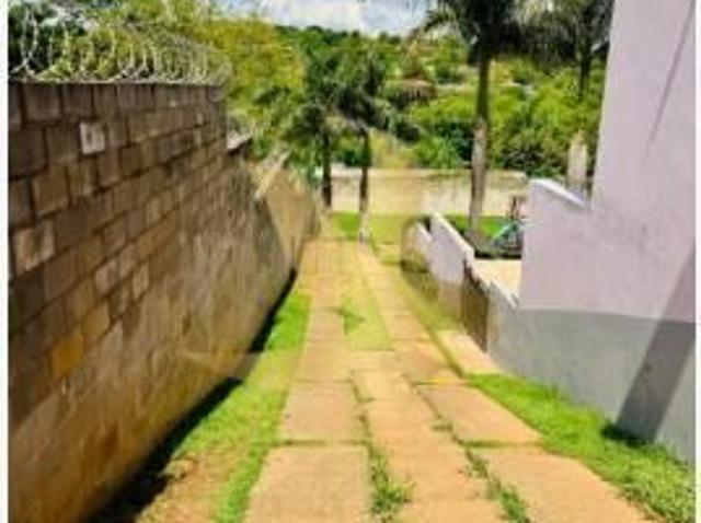 Casa à Venda com 5 Quartos, Piscina e 1000 m² de Terreno | Próxima a Pedreira e