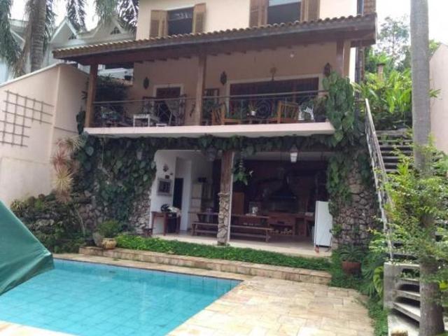 CASA A VENDA, COM 5DORMS 2 SUÍTES EM CONDOMINIO SPII