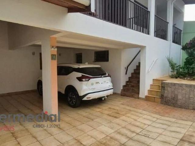 Casa à venda com 600 m² de terreno, 248 m² de área construída, edícula e amplo espaço de lazer!