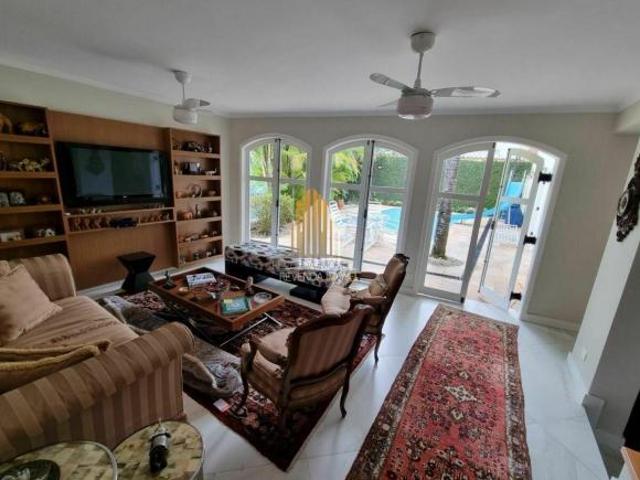 Casa à venda com 600m² com 4 suítes e 4 vagas de garagem no Morumbi Casa à venda com 600m² com 4 suí