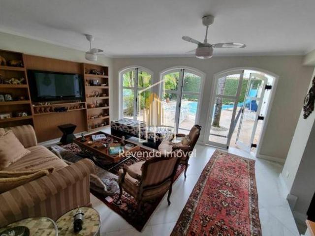 Casa à venda com 600m² com 4 suítes e 4 vagas de garagem no Morumbi Casa à venda