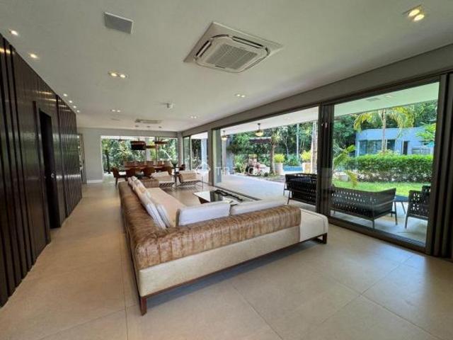 Casa à Venda com 6 suítes, 1 lavabo, 4 vagas e 600m² por R$ 15.000.000,00