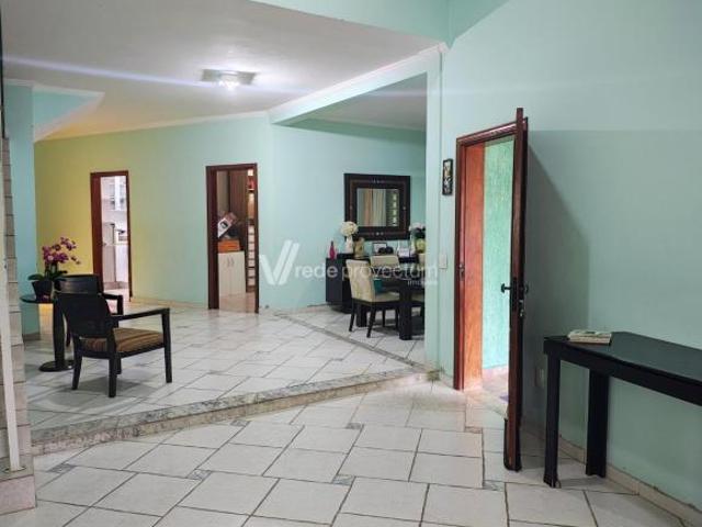 Casa a venda com 6 quartos