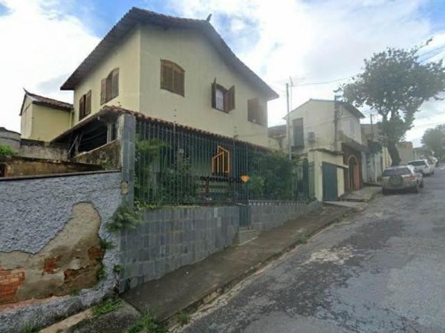 Casa à Venda com 6 quartos, 3 banheiros, 2 vagas e 300m² por R$ 1.000.000