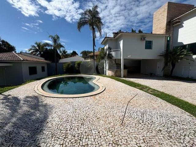 Casa à venda com 6 quartos em Centro, Águas de São Pedro
