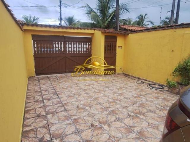 Casa á venda com 6 vagas e área gourmet – Mongaguá oportunidade por R$ 295 mil