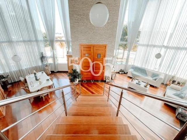 Casa à venda com 700m2 de área construída e 1100m² de área total